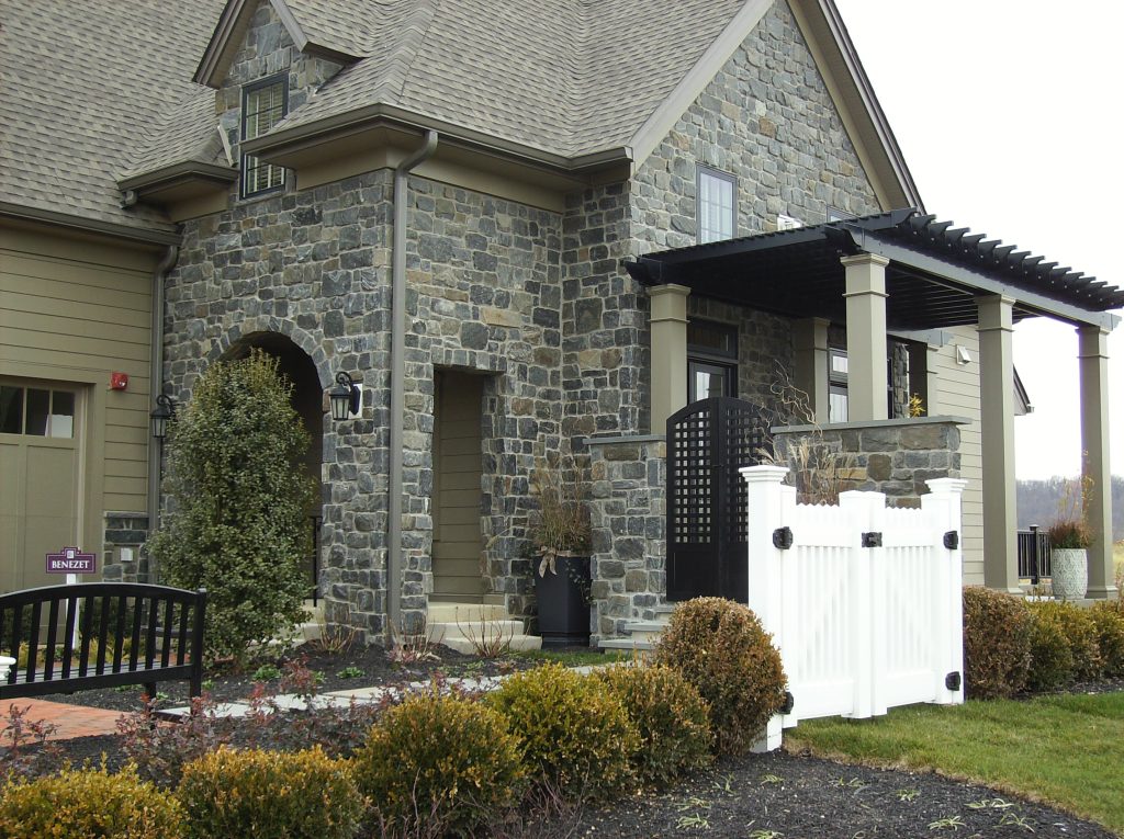 Sherwood™ - Rolling Rock Building Stone